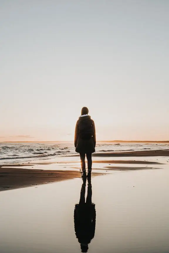 Capturer les reflets de l'eau en dessin : un jeu de lumière et de mouvement | Peintre-Analyse.com